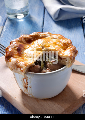 Rabbit pie Traditional food Stock Photo - Alamy