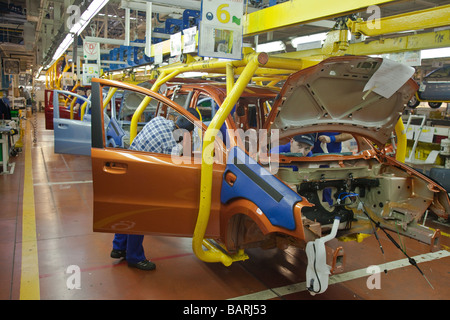 Fiat Panda and Fiat 500 production line in factory, Tychy, Poland Stock ...
