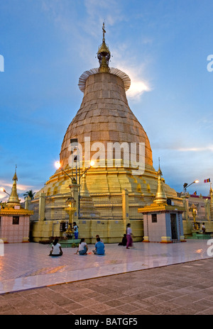 Botataung Paya, Yangon, Myanmar Stock Photo - Alamy