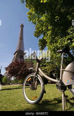 tower eiffel and bicycle Stock Photo - Alamy