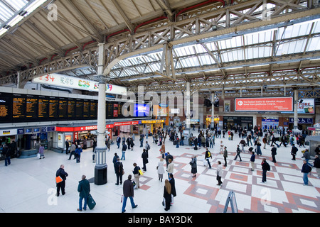 Inside Of Victoria Railway Station London England UK Stock Photo - Alamy