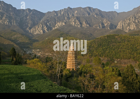 Mount Song, Song Shan, of Henan is the sacred mountain for Shaolin ...