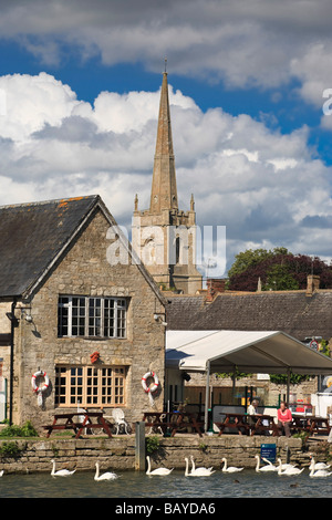 The Cotswolds. Swans on The River Thames at Lechlade and boats moored ...