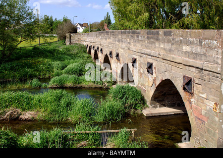 River Avon and bridge, Bretford, Warwickshire, England, UK Stock Photo ...