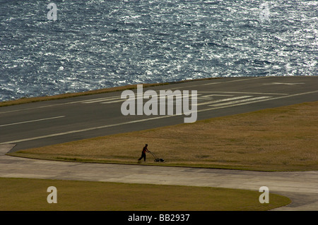 Saba airport the shortest commercial runway in the world Stock Photo ...