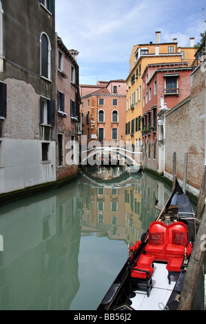 Gondola on backstreet canal, Venice (Venezia), Veneto Region, Italy ...