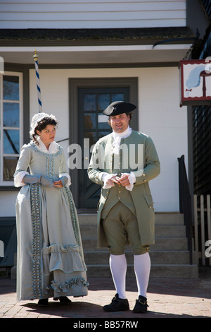 Two period actors reenact daily life in Colonial Williamsburg, Virginia ...