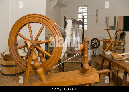 Weaver's workshop at Colonial Williamsburg, Virginia Stock Photo - Alamy