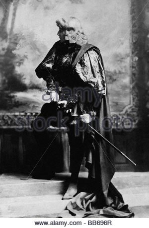 Sarah Bernhardt as Hamlet, full length portrait, standing, facing Stock ...
