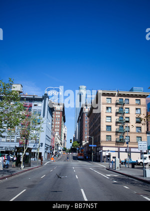 Street scene in Downtown Los Angeles during golden hour, Los Angeles ...