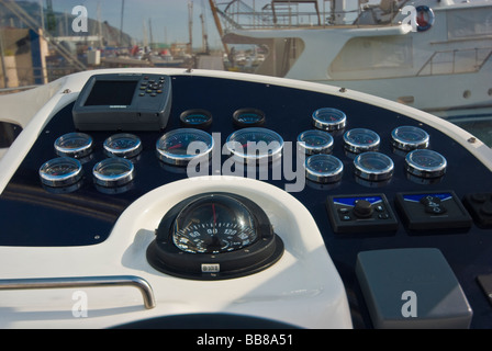 Compass on dashboard of powerboat Stock Photo: 4958434 - Alamy