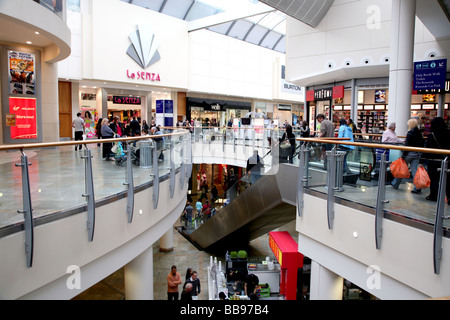 The Oracle shopping centre in the town of Reading, Berkshire, England ...