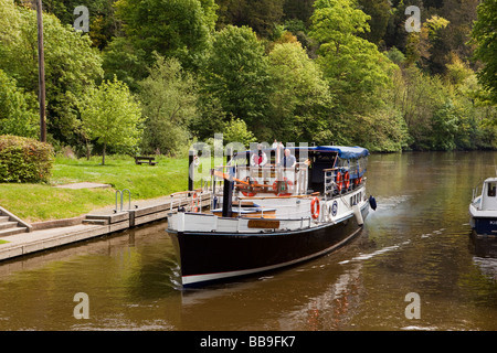 England, Berkshire, Cookham Locks MV Devon Belle, former Dunkirk little ...
