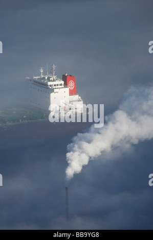 Bulk Carrier Ship Cake in the mist at Ravensdown Fertiliser Wharf ...