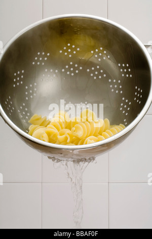 A close up shot of a draining colander Stock Photo - Alamy