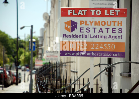 Flat to Let sign, Plymouth, Devon, UK Stock Photo - Alamy