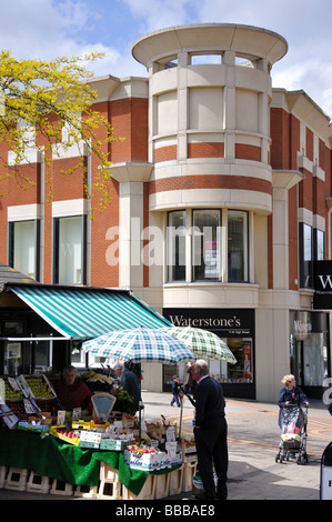 Street market, High Street, Sutton, London Borough of Sutton, Greater ...