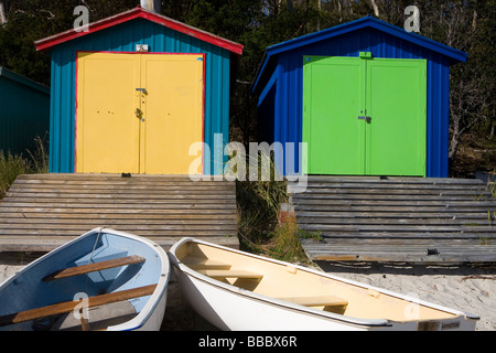 Boat sheds on the beach at Coningham Stock Photo - Alamy