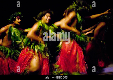 A traditional Polynesian dance in Moorea, French Polynesia (Tahiti ...