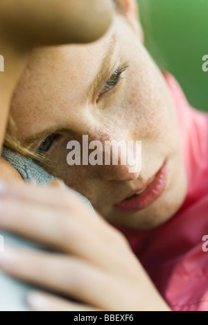 Woman leaning against man's chest, looking down and smiling Stock Photo ...