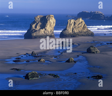 Rocks at the Bandon beach in the early morning Stock Photo - Alamy