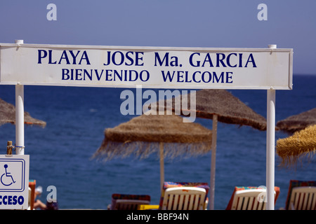 Bilingual welcome sign in English and Welsh Stock Photo - Alamy
