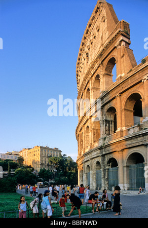 Kolosseum, Piazza del Colosseo, Rom, Italien Stock Photo - Alamy
