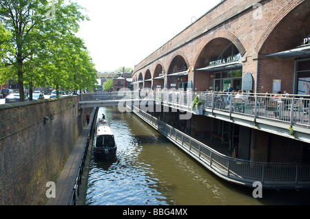 Manchester Deansgate Locks cafes and bars in railway viaduct arches ...
