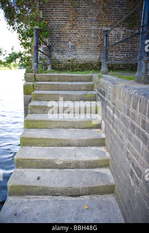 Old stairs down to river Thames foreshore, Wapping, London Stock Photo ...