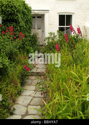 cottage england front garden paving walls building Stock Photo - Alamy