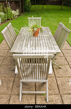 Scene in a typical English garden Stock Photo - Alamy