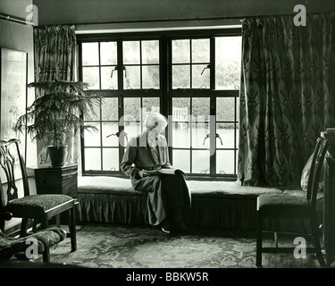 SIDNEY and BEATRICE WEBB UK social reformers at their Passfield Corner ...