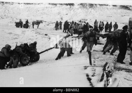 German Pak-gun on the Eastern Front, 1941 Stock Photo - Alamy