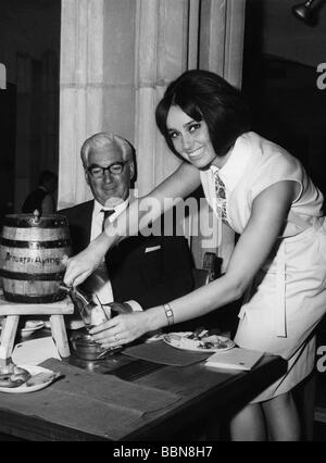 Lehner, Helga * 5.1.1944, German actress, half length, 1960s years ...