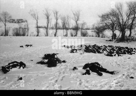 RED ARMY SOLDIERS after Soviet forces occupied Vienna in April 1945 ...