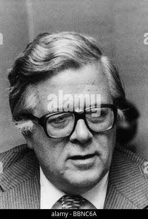 British Foreign Secretary Sir Geoffrey Howe, left, and his wife Elspeth ...