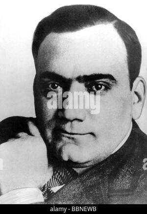 ENRICO CARUSO (1873-1921) Italian tenor in Leoncavello's opera ...