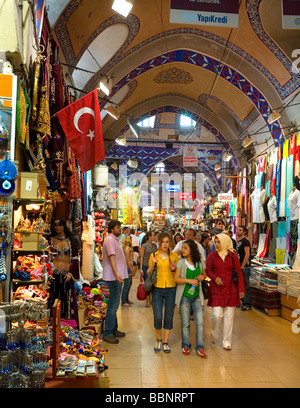 Shopping in the Grand Bazaar, Istanbul with communal water access Stock ...