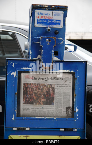 Newspaper vending machine - New York City Stock Photo - Alamy
