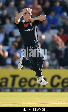 James Anderson bowling for England Stock Photo - Alamy