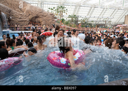 The wave pool at the Tokyo summerland Stock Photo - Alamy