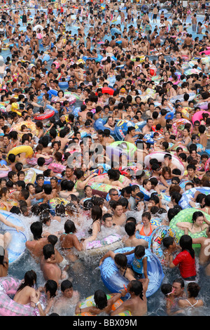 The wave pool at the Tokyo summerland Stock Photo - Alamy
