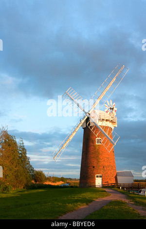An iconic scene on the Norfolk Broads of Stracey Arms Drainage Mill ...