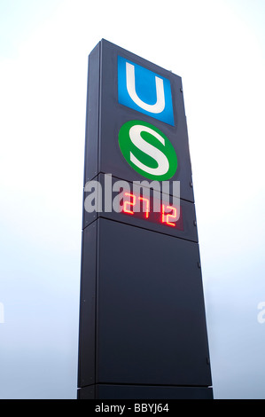 A city train stop sign in Downtown Houston, Texas Stock Photo - Alamy