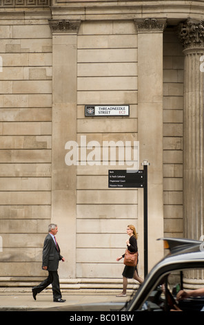 Threadneedle Street London EC2 Stock Photo - Alamy