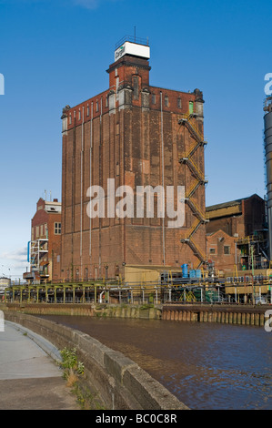 Looking upstream on the River Hull, to the old 'Isis' building, a ...