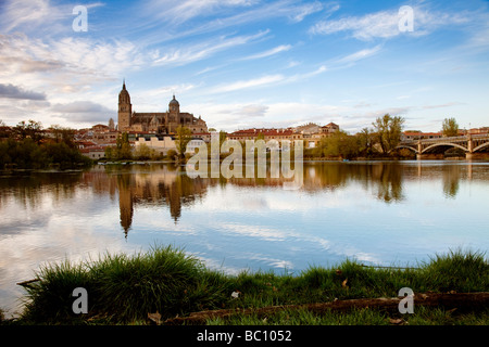 Rio Tormes y vista de Salamanca Castilla León España Tormes river and ...