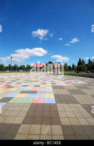 Plaza in Bellevue Washington's Crossroads Park Stock Photo - Alamy