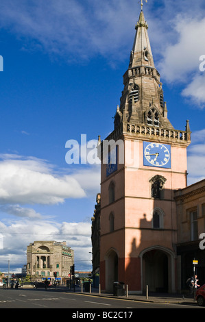 dh GLASGOW CROSS GLASGOW Mercat cross and Mercat building Stock Photo ...