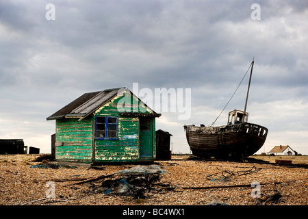 Trawler and shack on Dungeness beach Kent England Stock Photo - Alamy